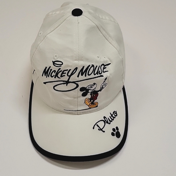 Walt Disney | Accessories | Mickey Mouse Engraved Disneyland White ...